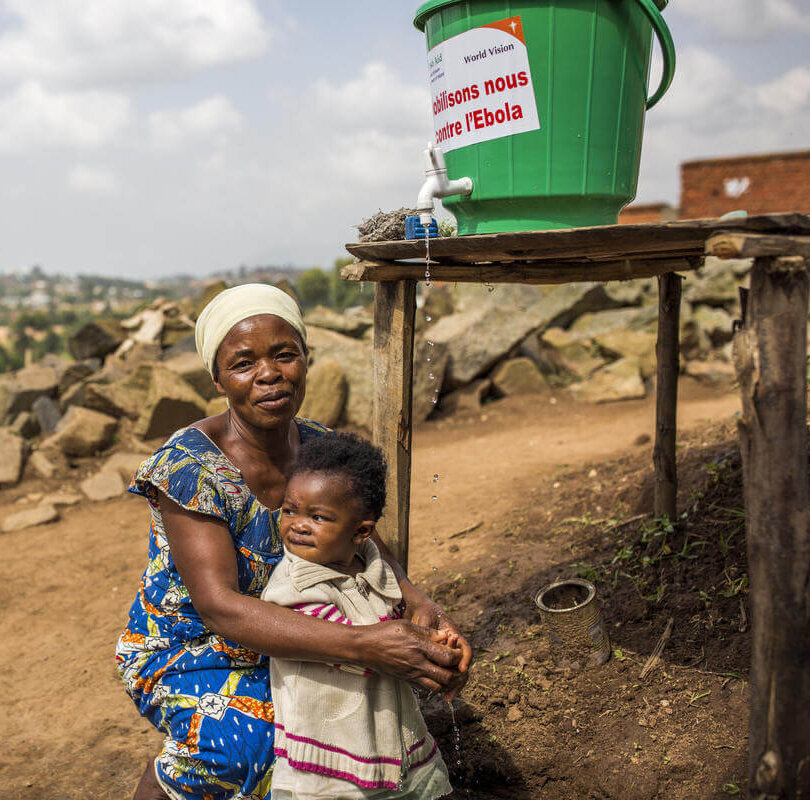 Virus Ebola : transmission, symptômes et épidémie en Afrique
